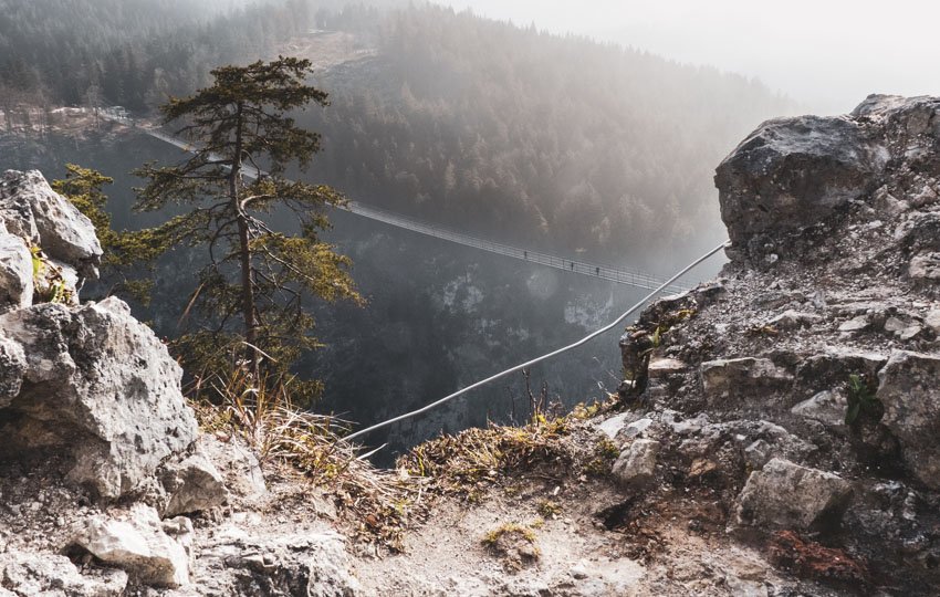 Nervenkitzel auf der Hängebrücke Highline 179 bei Reutte